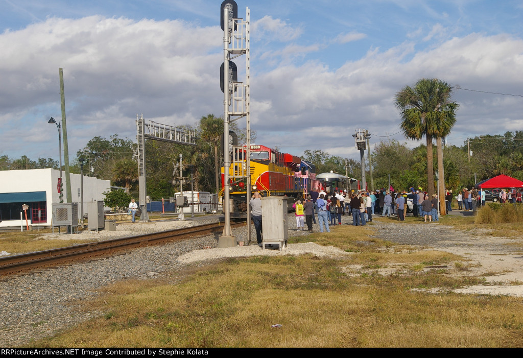 FEC 805 ARRIVING AT NSB